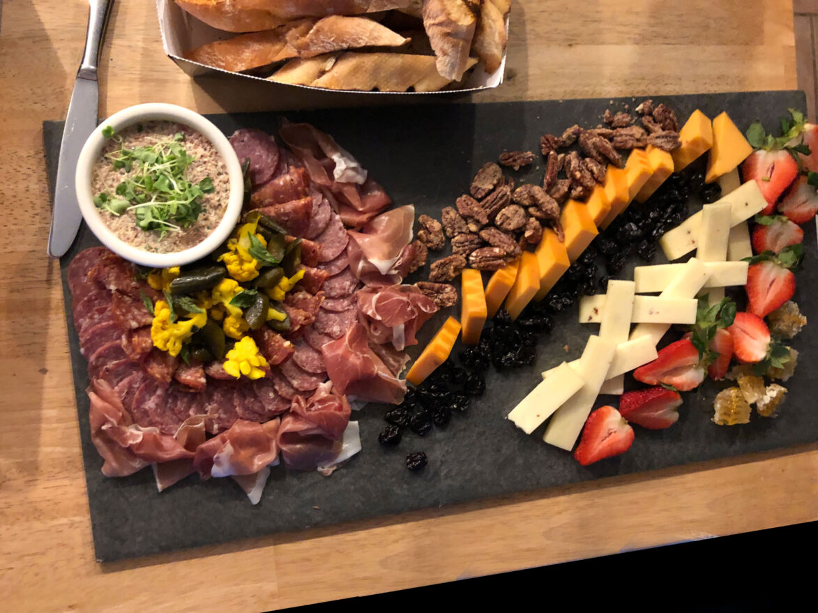 The Granfalloon – Restaurant & Sports Bar